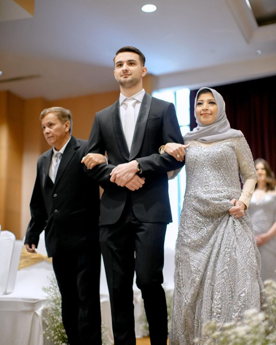 Sederet Potret Pernikahan Sarah Keihl yang Indah, Dihelat Dengan Penuh ...