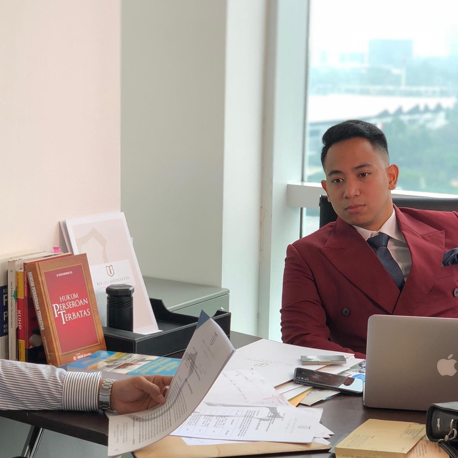 Kini Pengacara Handal, 8 Foto Fattah Riphat Suami Poppy Bunga Yang Dulu ...