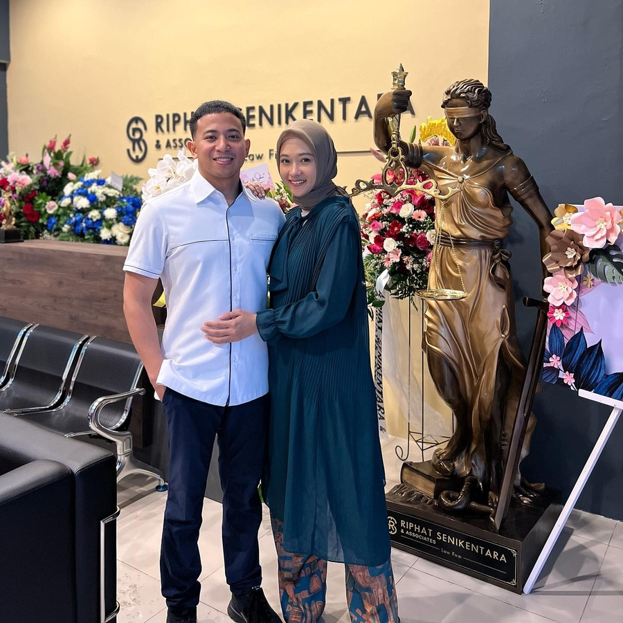 Kini Pengacara Handal, 8 Foto Fattah Riphat Suami Poppy Bunga Yang Dulu ...