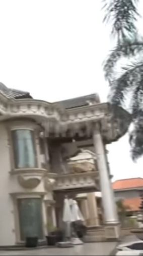 Penampakan Rumah Mewah Bak Istana Muzdalifah yang Kini Jadi 'Gudang ...