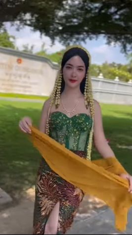 Cosplay Jadi Nyai Roro Kidul, Penampilan Selebgram Ini Bikin Melongo ...