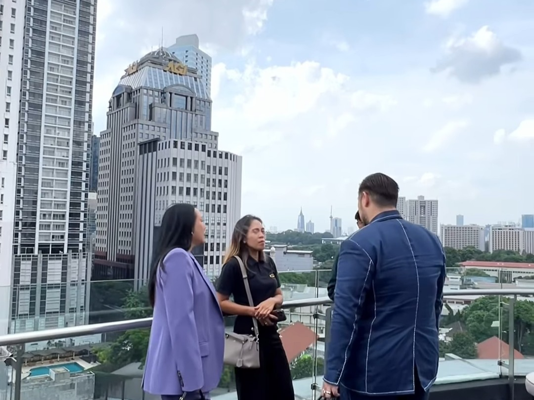Gaya Elegan Atiek Nur Wahyuni Bos TV Bareng Raffi Ahmad dan Ivan Gunawan, Tenteng Tas Mewah ...