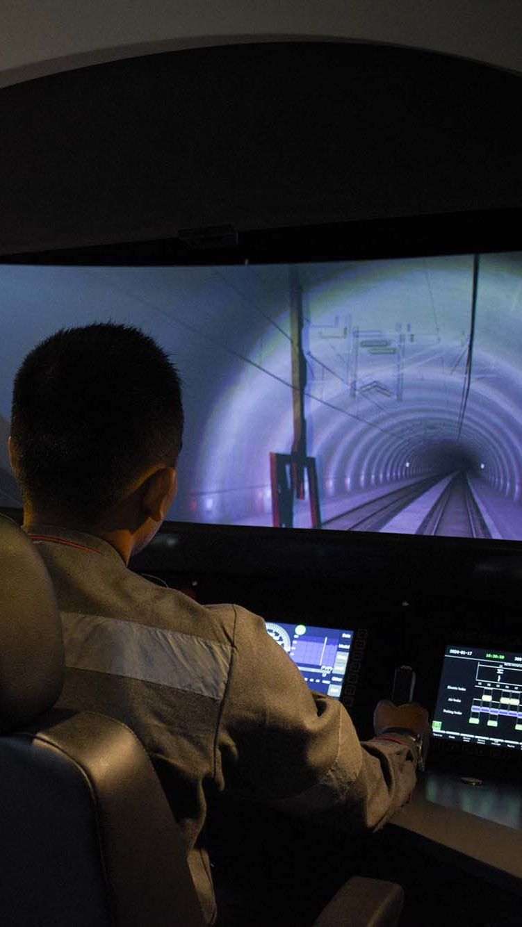 FOTO: Mengintip Puluhan Masinis Indonesia Latihan Operasikan Kereta Cepat Whoosh