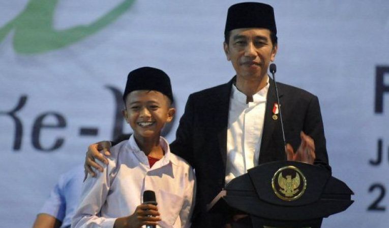 20 Pantun Santri Lucu Bikin Ngakak Guling-Guling, Menghibur Banget