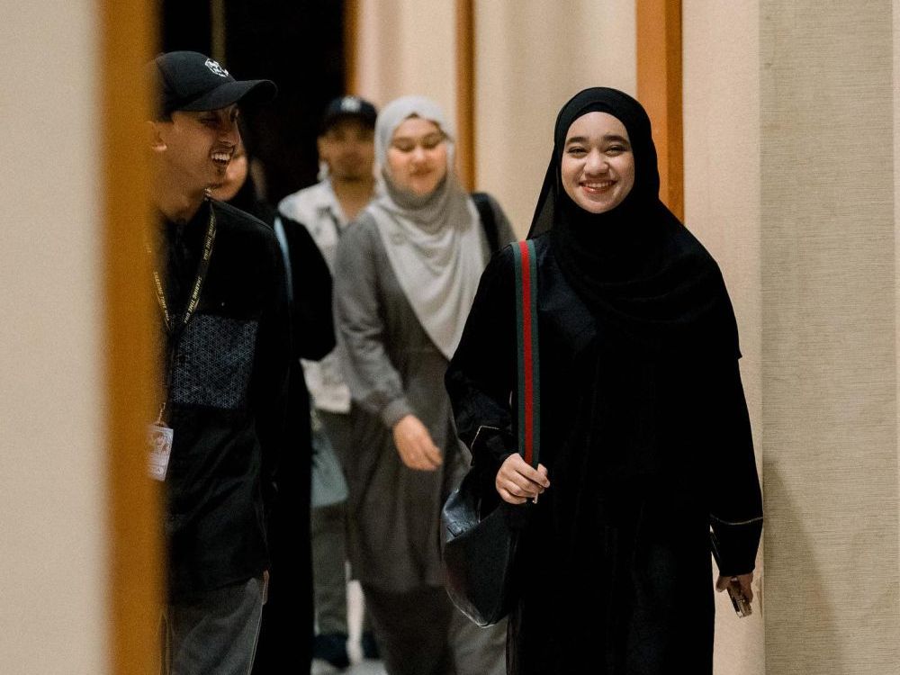 9 Potret Nabila Taqiyyah Tampil Syari saat Kajian Ustaz Hanan Attaki | Dream.co.id