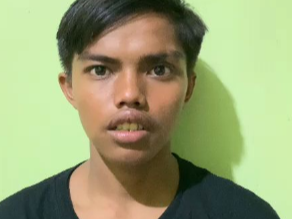 Sujud Syukur Penuh Haru Aldi Pakintaki Konten Kreator dapat Hadiah Umrah dari Irjen Andi Rian ...