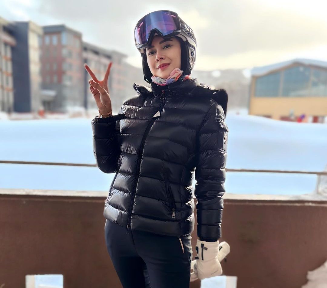 7 Potret Liburan Seru Aura Kasih Berdua Putrinya, Arabella, yang Baru ...