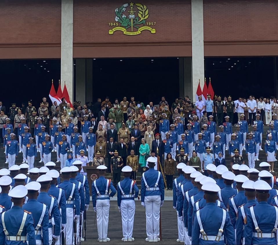 Jokowi-Prabowo Resmikan Gedung Akademi Militer, Tentara Artis Berdiri ...