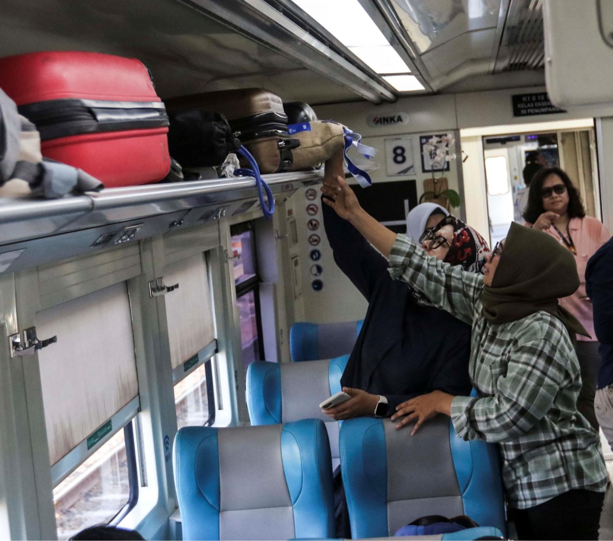 Viral Penumpang KRL Kesurupan, Begini Faktanya