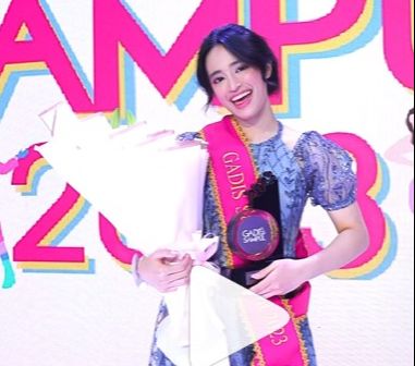 Putri Cantik Wakapolri Komjen Agus Andrianto Menang Gadis Sampul ...