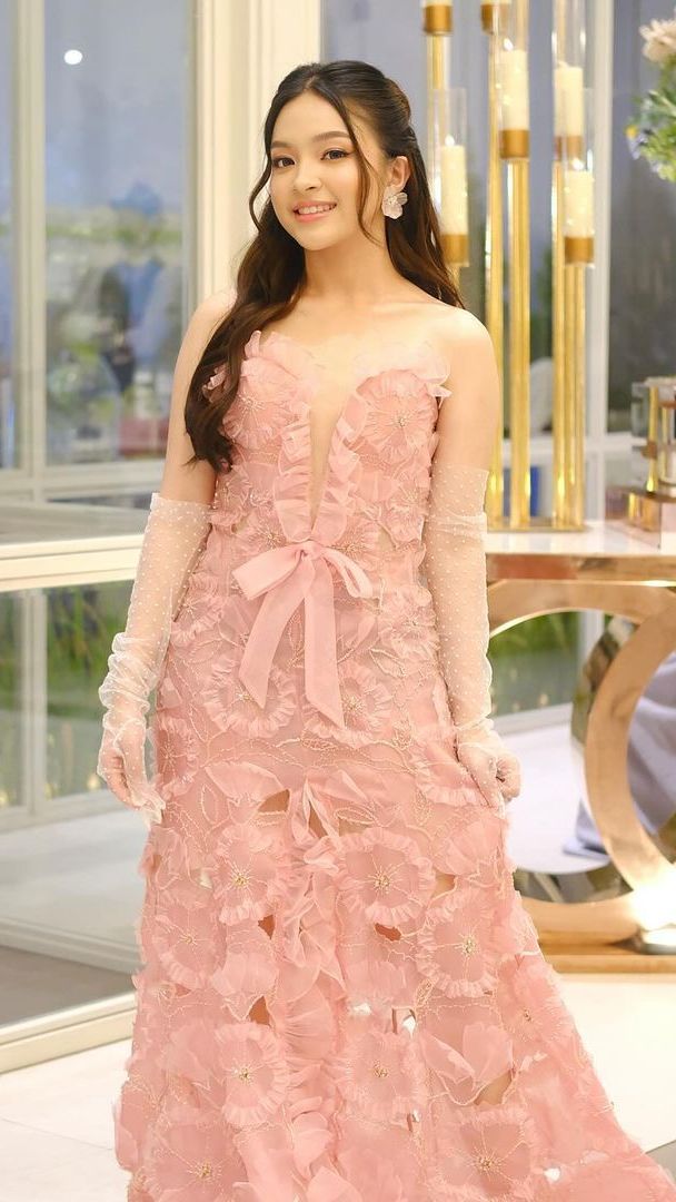 8 Adu Gaya Eca Aura VS Livy Renata, Artis Dadakan yang Sama-Sama Anak Konglomerat | Dream.co.id