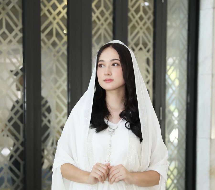 Cantik saat Pakai Kerudung, 8 Potret Laura Moane Kekasih Al Ghazali Curi Perhatian | Dream.co.id
