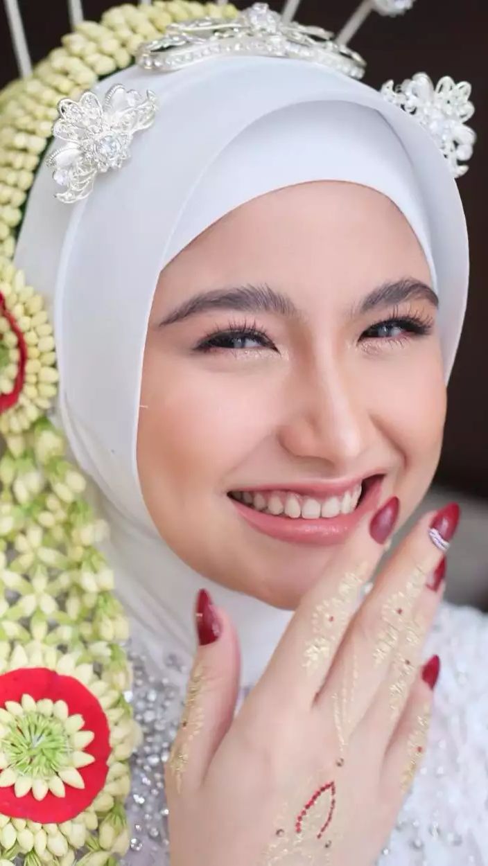 Tak Pernah Unggah Momen Bersama Pasangan, Faye Nicole Sahabat Vanessa ...