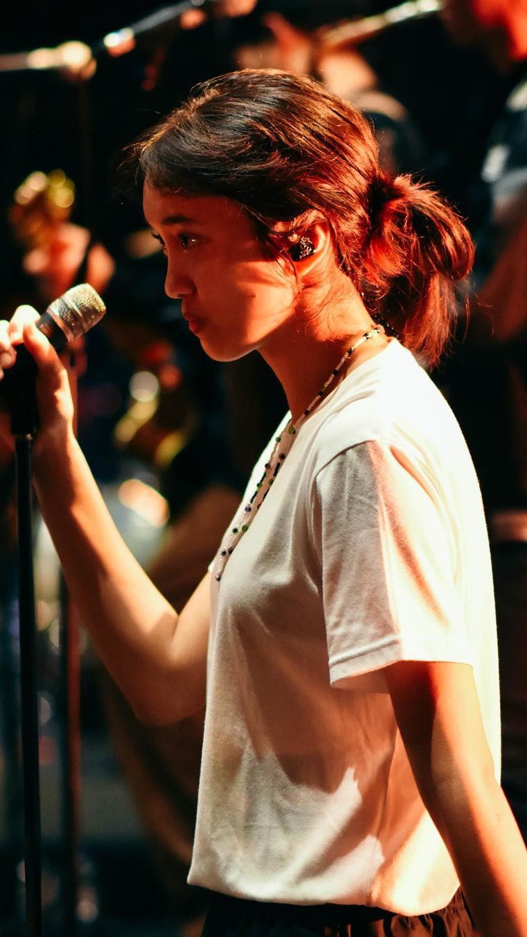 Ikut Duta Manggung, Potret Aishameglio Jadi Backing Vokal Sheila on 7 ...