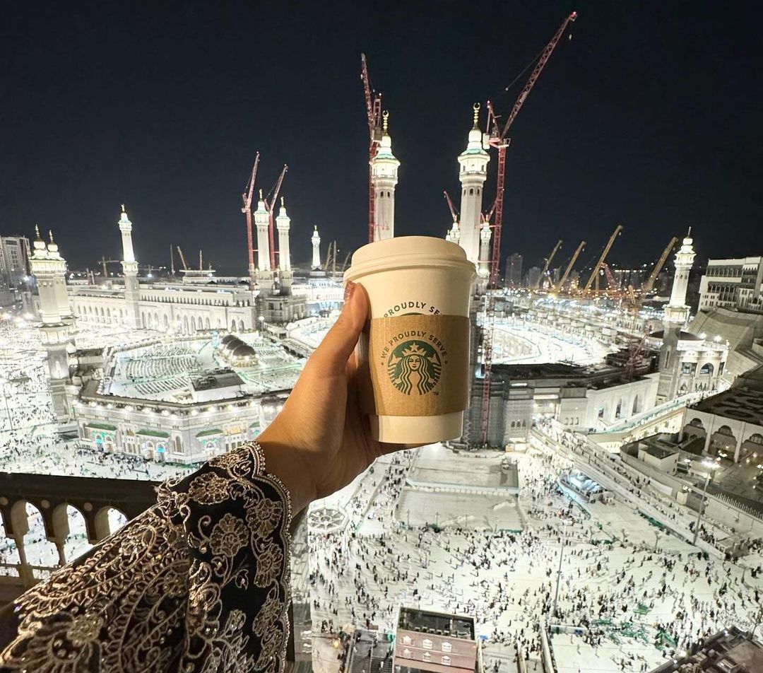 Pamer Foto Cup Kopi di Tanah Suci, Zita Anjani Dirujak Netizen | Dream.co.id