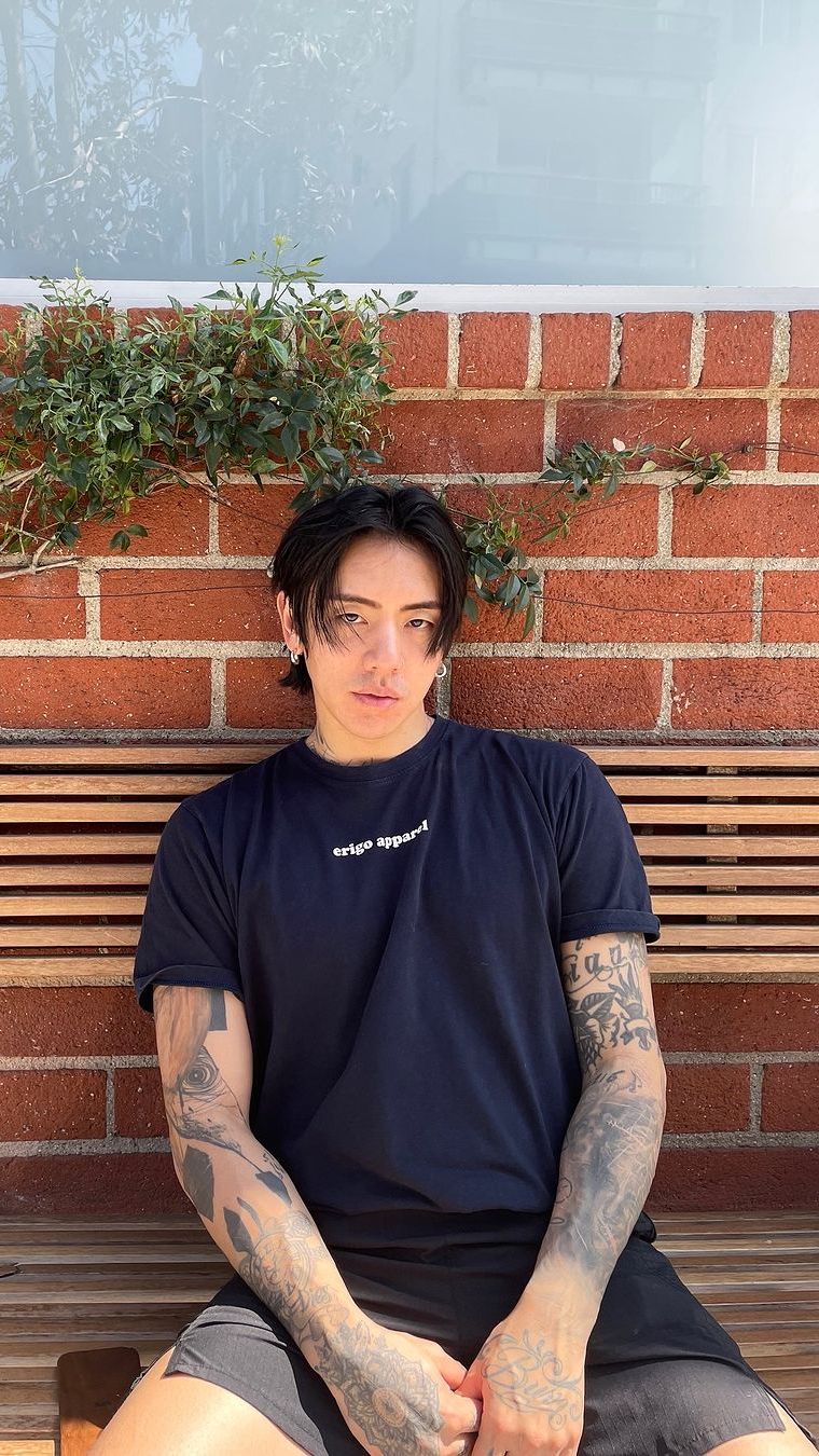 Potret DPR Ian, Rapper Korea Pakai Kaus Brand Lokal Ratusan Ribu ...