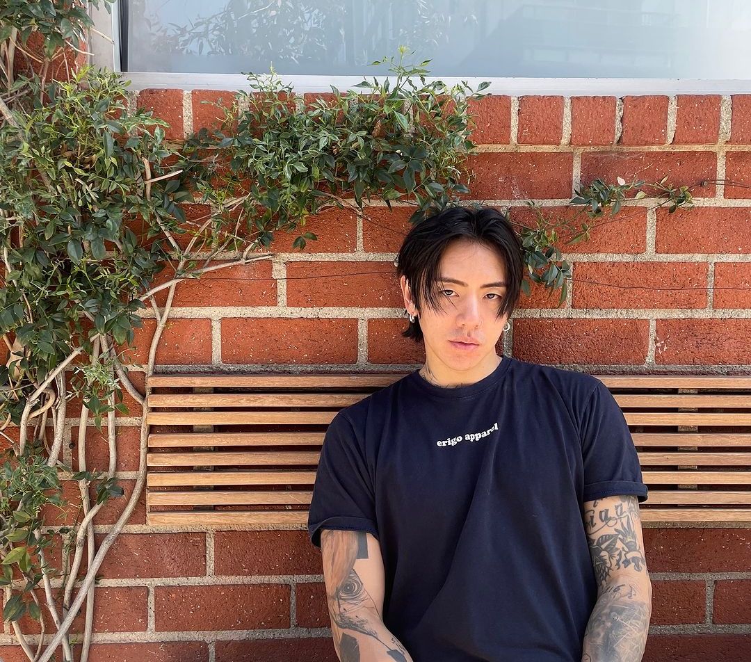 Potret DPR Ian, Rapper Korea Pakai Kaus Brand Lokal Ratusan Ribu ...