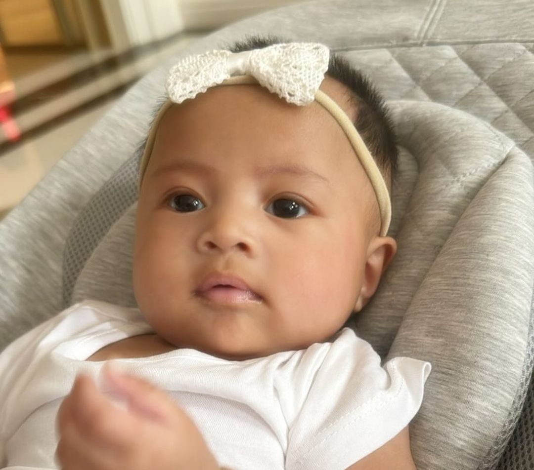 10 Potret Tawa Gemas Baby Lily Anak Angkat Raffi Ahmad dan Nagita Slavina | Dream.co.id