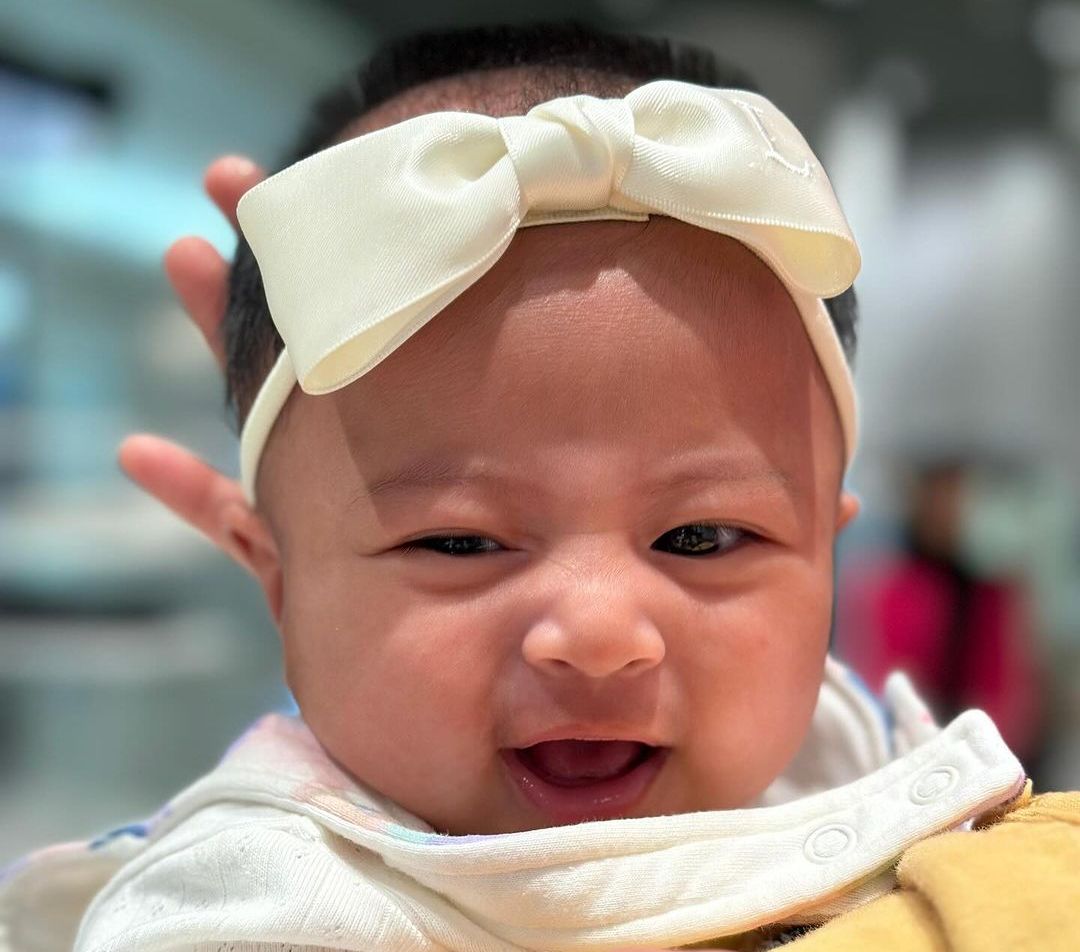 10 Potret Tawa Gemas Baby Lily Anak Angkat Raffi Ahmad dan Nagita ...