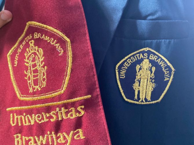 Potret Logo Universitas Brawijaya Dibordir di Selempang, Penampakannya ...
