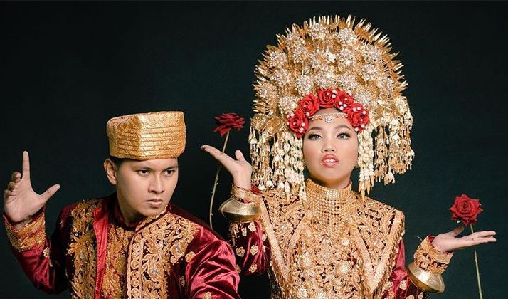 10 Artis Foto Prewedding Pakai Adat Minang, Terbaru Aaliyah-Thariq Bak ...