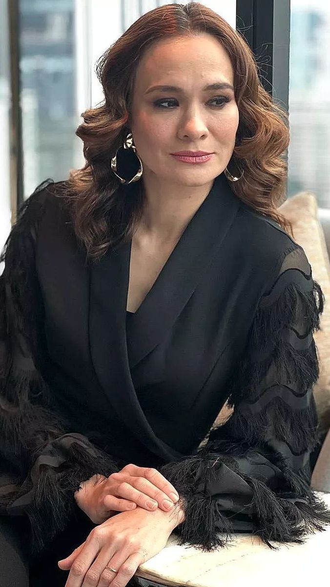 Jarang Tersorot! Inilah 5 Potret Cantik Aishah Sinclair Sang Adik ...