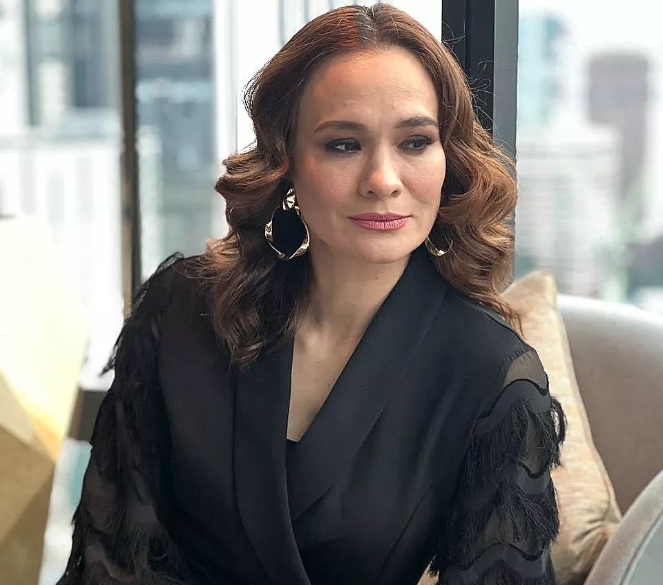 Jarang Tersorot! Inilah 5 Potret Cantik Aishah Sinclair Sang Adik ...