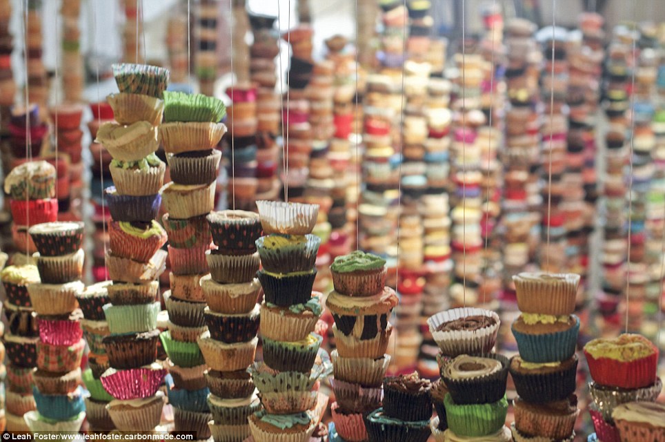 Gadis Texas penuhi rumahnya dengan 'menara' cupcake! | merdeka.com