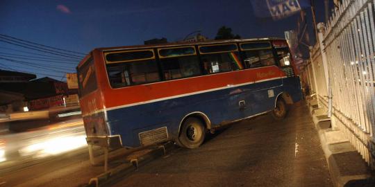 Takut naik Metromini, Masyarakat pilih beli motor | merdeka.com