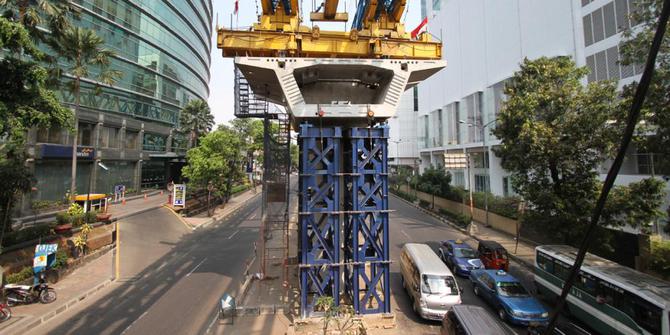 Jalan layang 23 km di atas tol Semanggi | merdeka.com