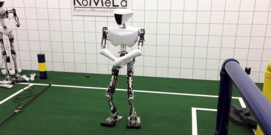 [Video] Gangnam Style juga 'racuni' robot | merdeka.com