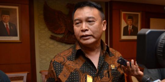 TB Hasanuddin: Dipo Alam pengecut karena hanya lempar isu | merdeka.com