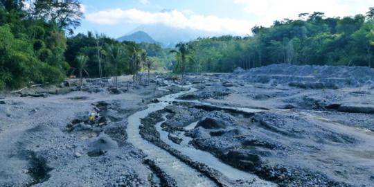Penahan lahar dingin Merapi jebol diterjang banjir | merdeka.com