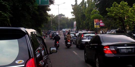 Jalan Tebet Barat Dalam dibikin satu arah | merdeka.com