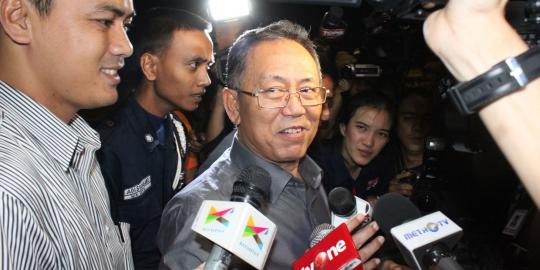 Bolak-balik KPK, Dada Rosada jatuh sakit | merdeka.com