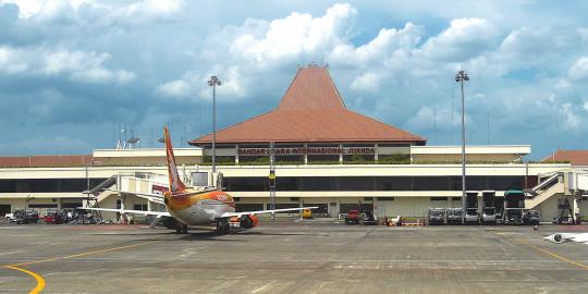 Sepucuk pistol rakitan ditemukan di tong sampah Bandara Juanda ...