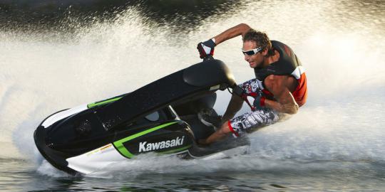 Jalanan Kota Riyadh dipakai main jet ski | merdeka.com