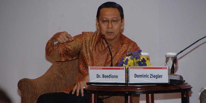 JE Sahetapy: Keterangan Wapres Boediono basi | merdeka.com