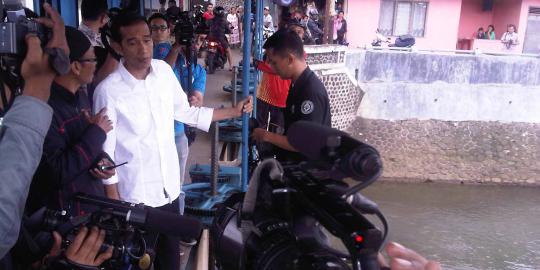 Pantau banjir di Condet, Jokowi kaget ketinggian air 1,5 meter