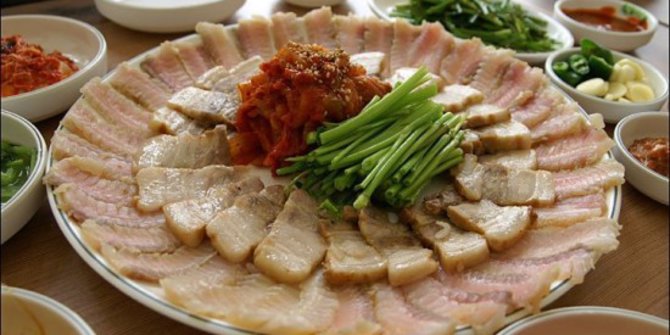 Hongeo, hidangan Korea yang berbau seperti WC umum | merdeka.com