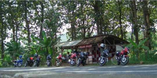 10 Jalanan paling angker di Indonesia | merdeka.com