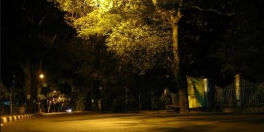 10 Jalanan paling angker di Indonesia | merdeka.com