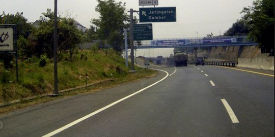 10 Jalanan paling angker di Indonesia | merdeka.com