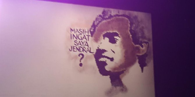 Jay Subiakto lukis wajah Widji Thukul di depan Jokowi | merdeka.com