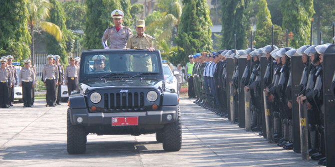 Operasi Ketupat, Polda Riau gelar pasukan di Kantor Gubernur | merdeka.com