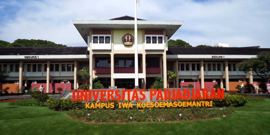 Hari pertama masuk,mahasiswa baru Unpad wajib setor beras & buku ...