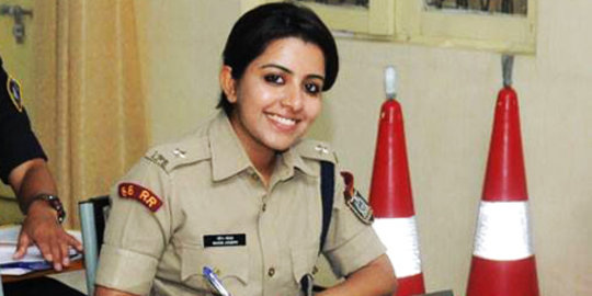 Polisi cantik dari India jadi selebritas baru Internet | merdeka.com