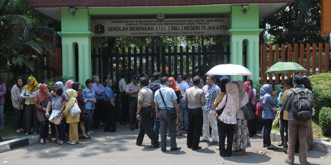 Orangtua siswa dipecat ingin tahu korban penganiayaan di SMA 70 ...