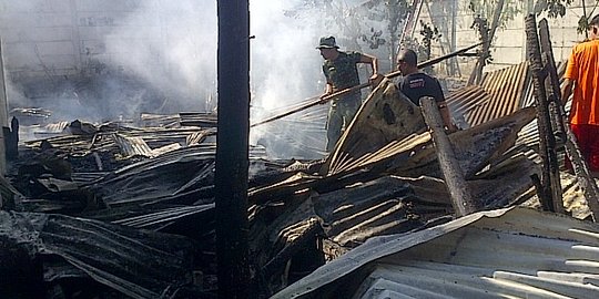 Gara-gara bakar sampah, sebuah Pura di Bali ludes terbakar | merdeka.com Gara-gara bakar sampah, sebuah Pura di Bali ludes terbakar | merdeka.com