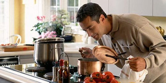 7 Alasan kenapa bisa masak sendiri itu penting | merdeka.com
